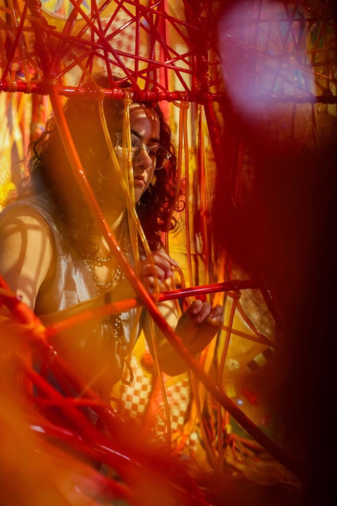 Carnavalescos Gabriel Haddad e Leonardo Bora apresentam instalação ...